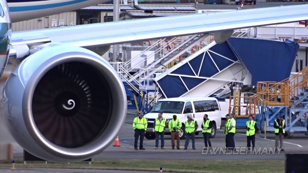 Ge90 Engines Fire Up to Deliver Cathay Pacific 77W B-KQU - YouTube