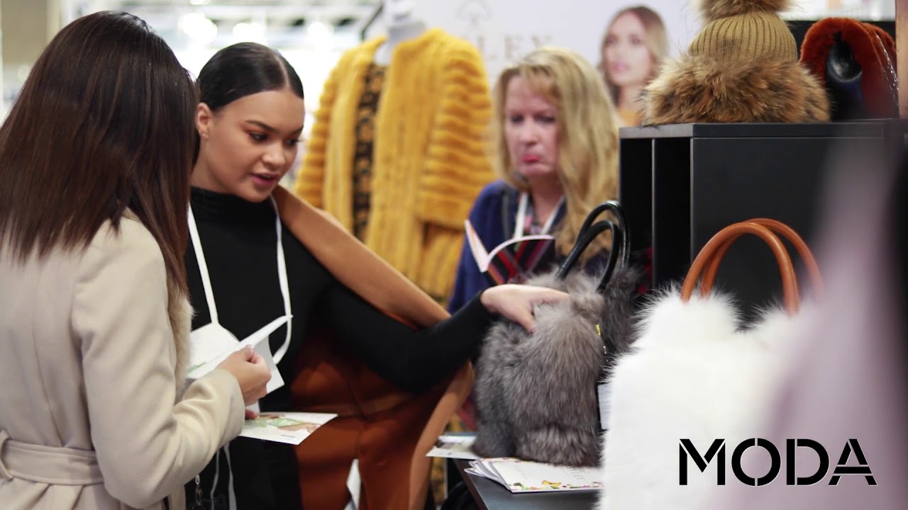 Moda February 2018 Day 1 - Showcasing sumptuous style - YouTube