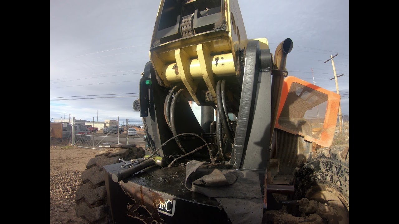 JLG Telehandler With Snapped Hydraulic Cylinder - YouTube