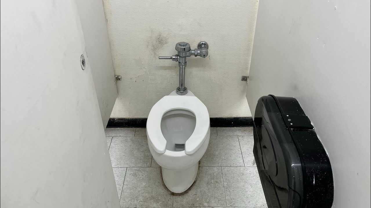 674. Big Lots Men’s Restroom Full Shoot - YouTube