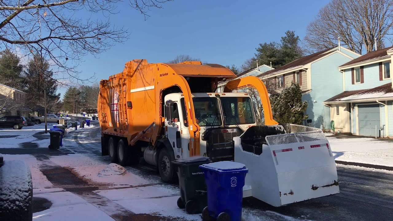 McNeilus Contender Curotto-Can FL (F17) - YouTube