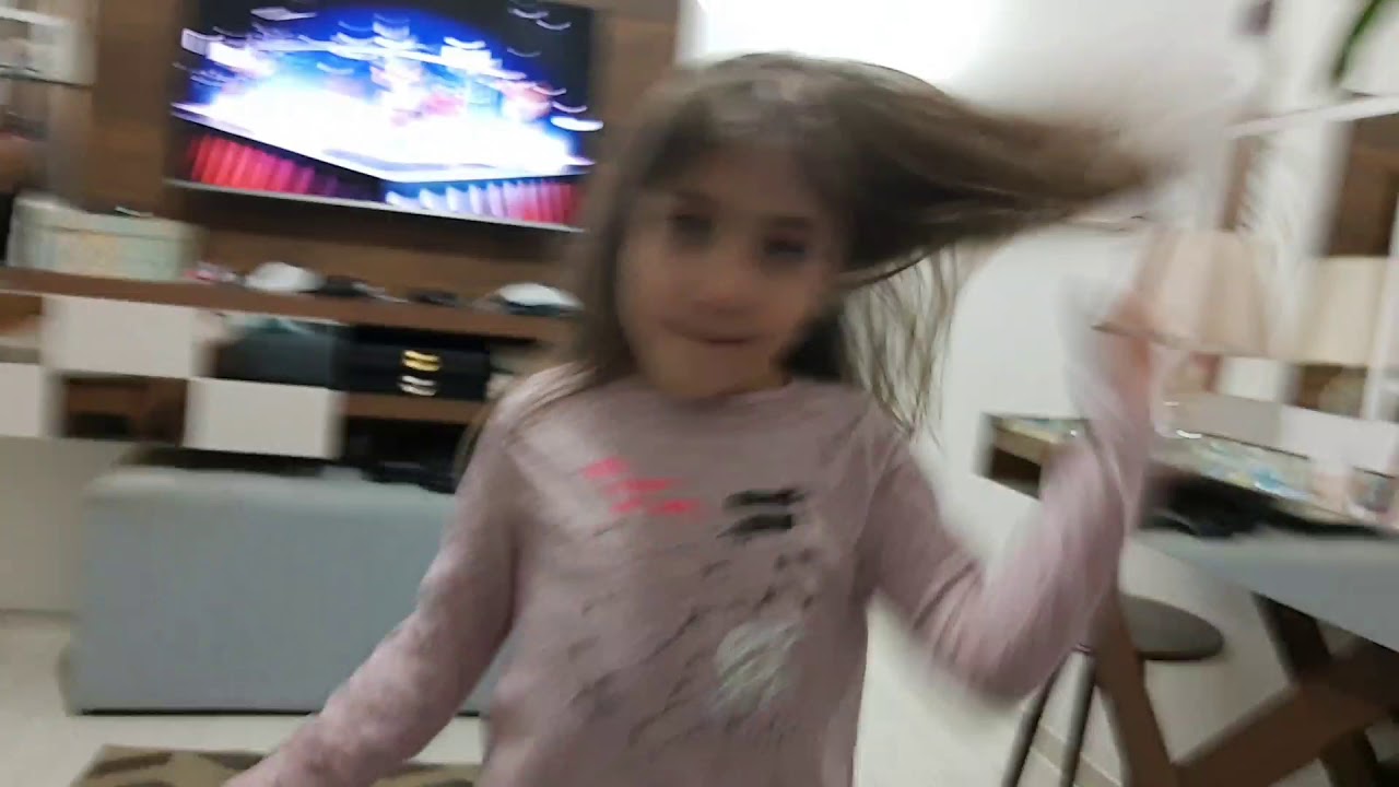 Dançando músicas gringras - YouTube