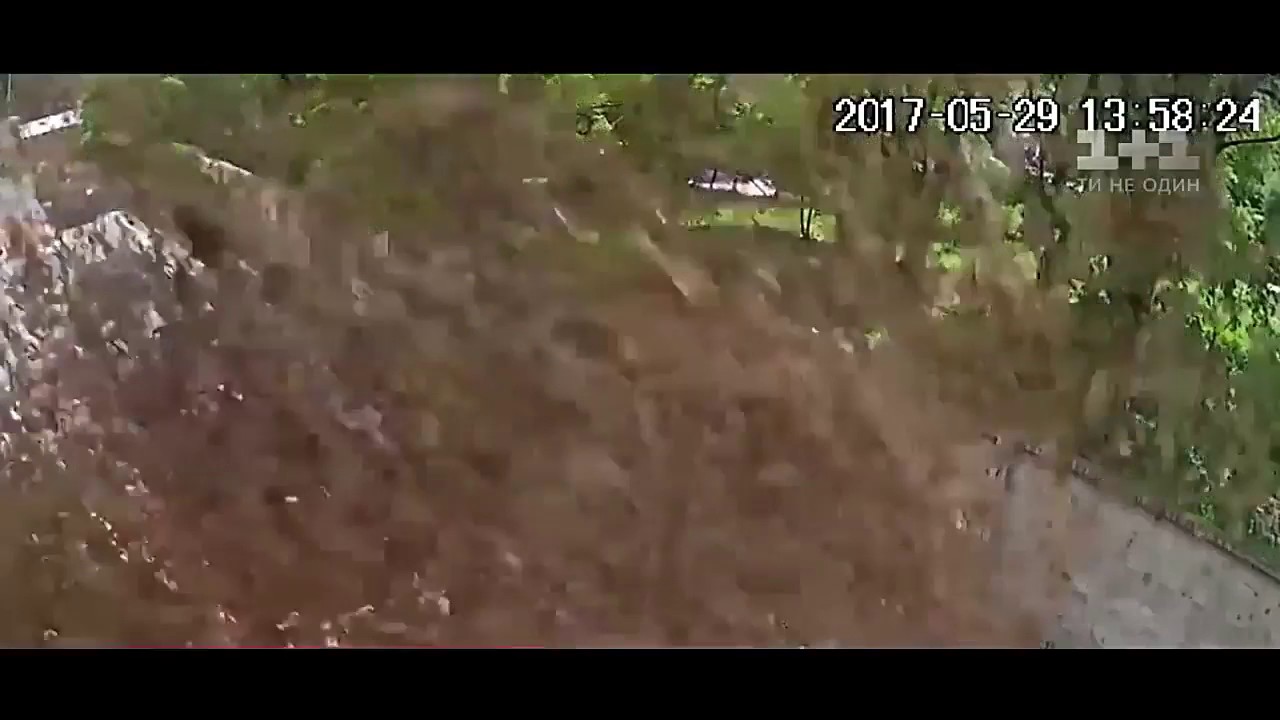 Sewage pipe explosion in Kyiv, Ukraine - YouTube