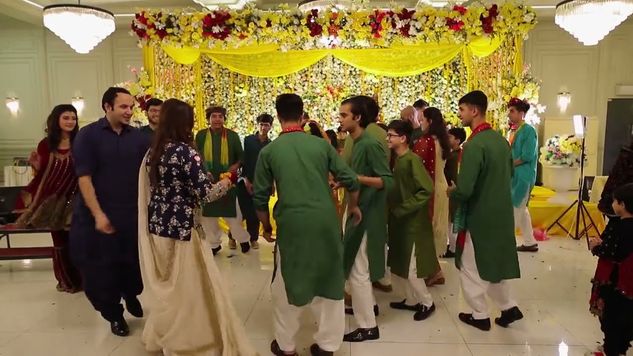 Saddi Galli Dance at Mehndi - YouTube