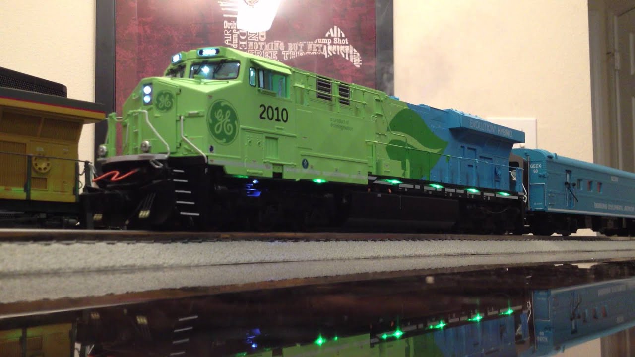 Lionel ES44 Hybrid - YouTube
