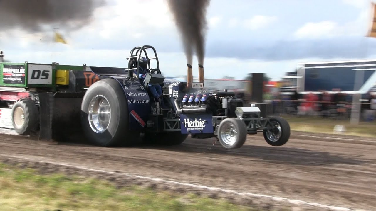 3 Minutes Of Non-Stop Tractor Pulling - YouTube