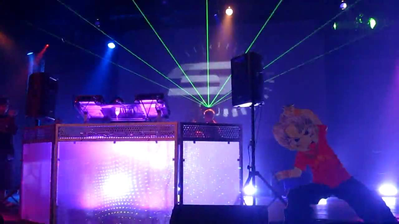 DJ SHARPNEL LIVE [HD] Opening (Sakura-Con 2010) - YouTube
