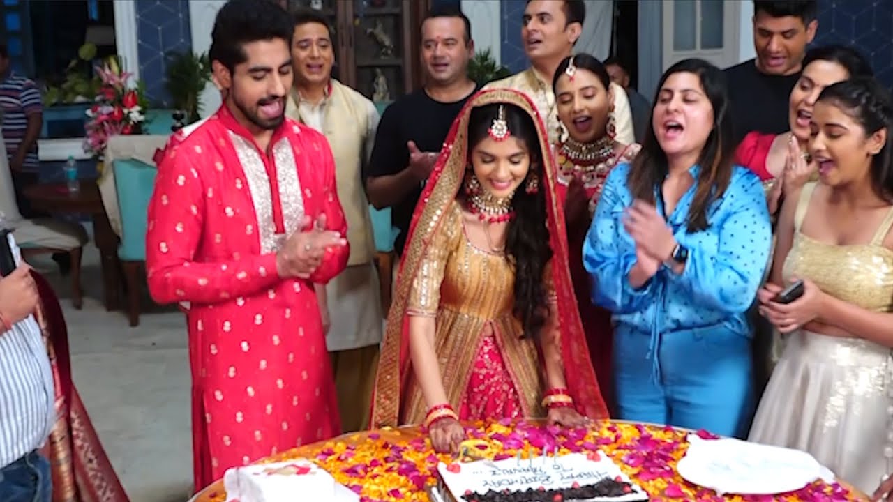 Akshara aka Pranali Rathod Birthday Celebration On Sets Of Yeh Rishta ...