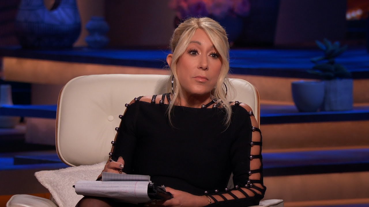Lori Greiner Jumps Quick to Make a Deal - Shark Tank - YouTube