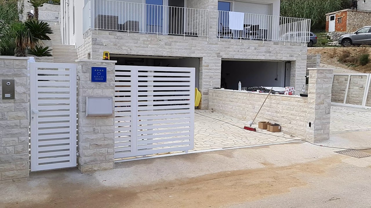 Telescopic fence - YouTube