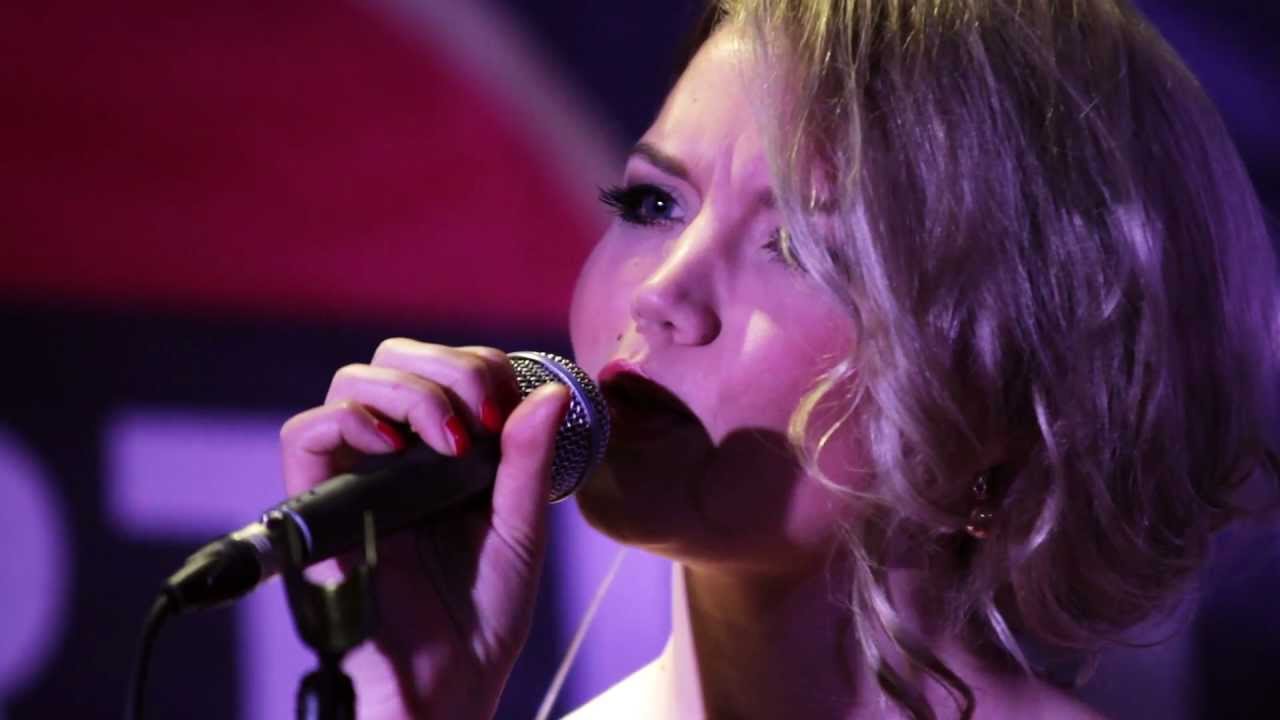 Helen Adamson- Sinuga koos (Live @ Butterfly Lounge 16.01.2013) - YouTube