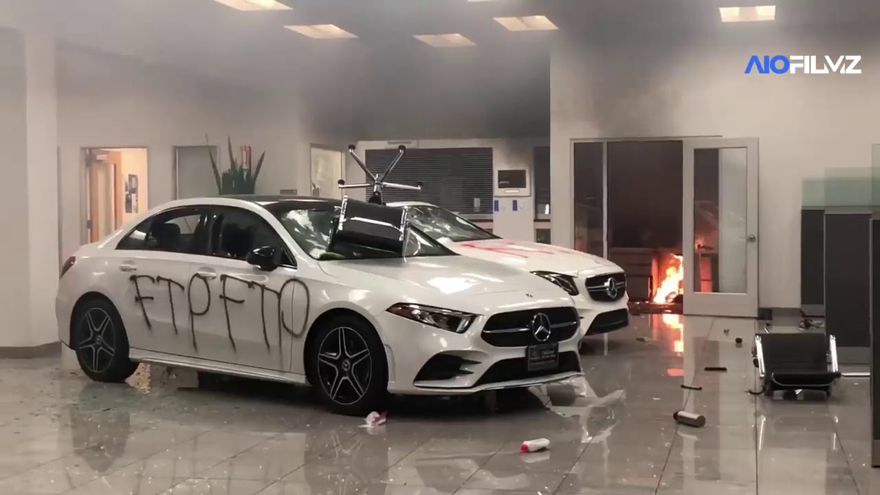 Mercedes-Benz Car Dealership On Fire - YouTube