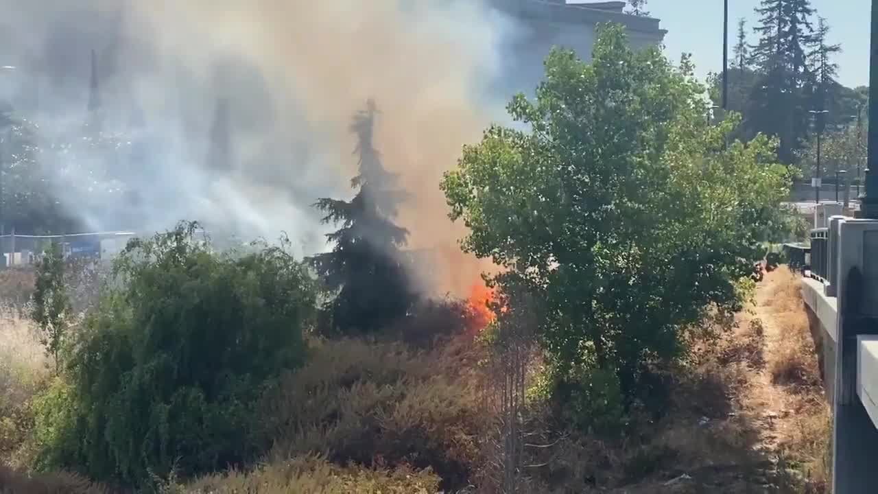 Fire at Lake Merritt - YouTube