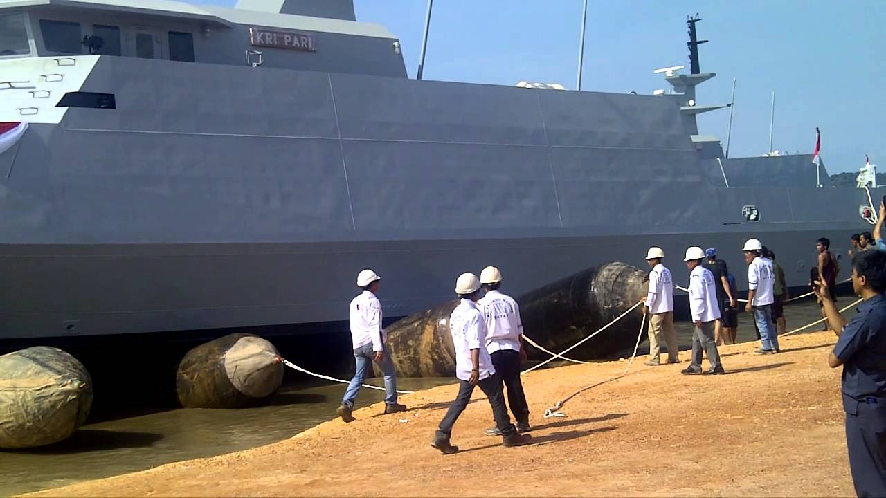 Peluncuran KRI Pari-849 - YouTube
