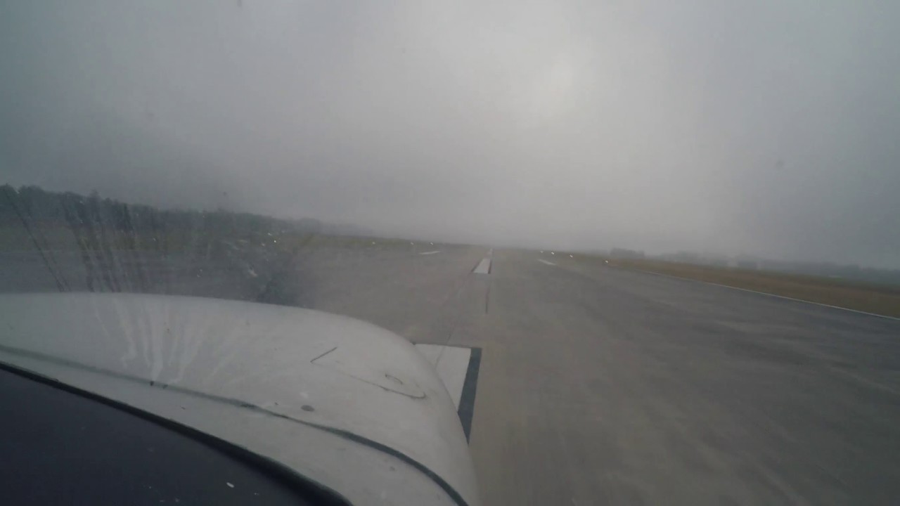 Highlight Landing barely 1/2 mile visibility - YouTube