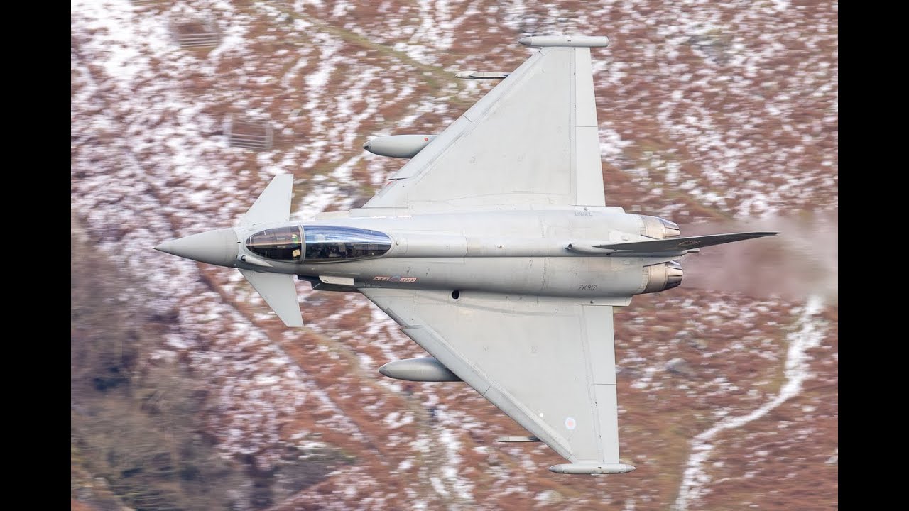 RAF 🇬🇧 No 11 Squadron Eurofighter Typhoon flying low level through Lake ...
