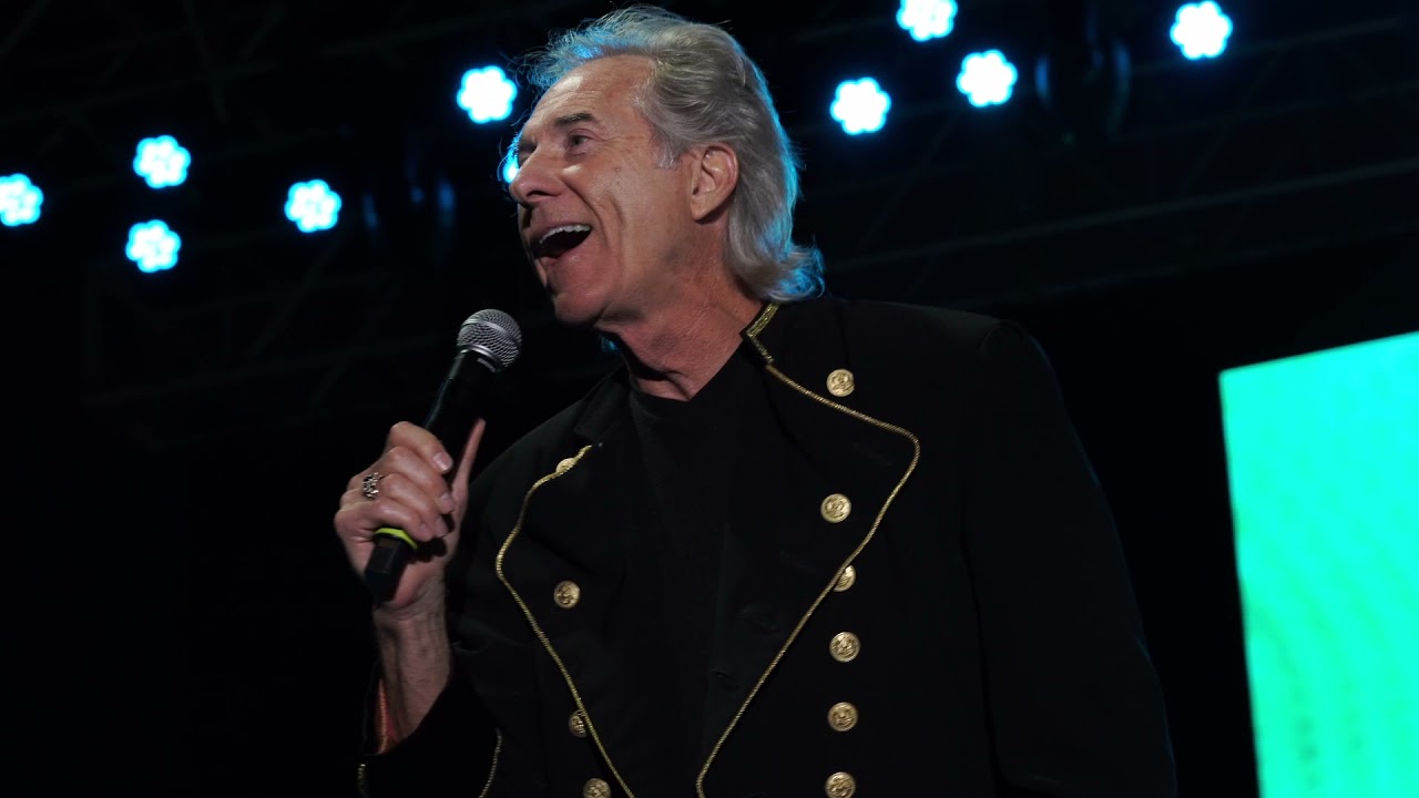 Gary Puckett singing Lady Willpower on the Happy Together Tour - YouTube