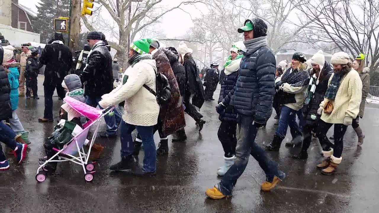Ragtime and dancing bagpipe player - YouTube