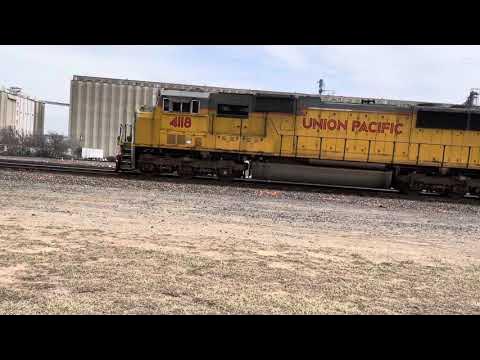 UP 4118 Leads Short UP Transfer at Saginaw TX - YouTube