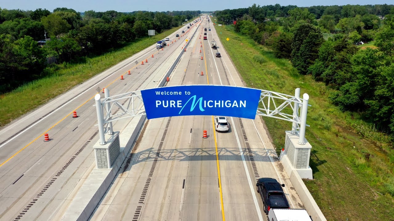 Michigan's New Welcome Signage, NB I-75 out of Ohio (Jul2021) - YouTube