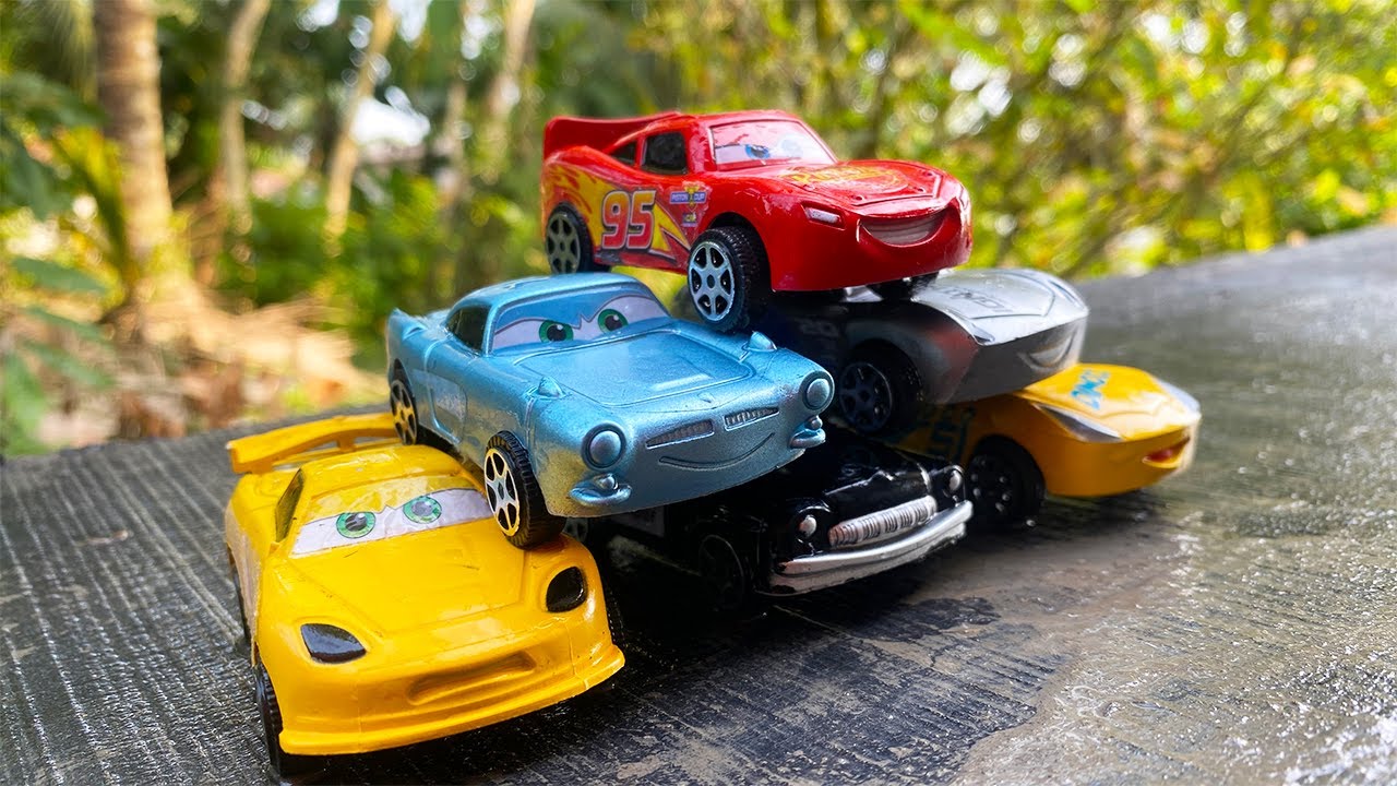 Disney Pixar Cars fall into the water: Lightning McQueen, Frank, Mater ...