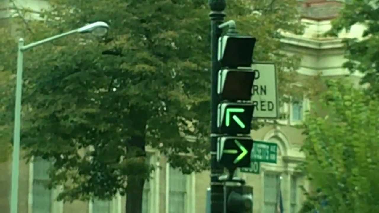 3M Right Turn & Left Diagonal Traffic Lights - YouTube