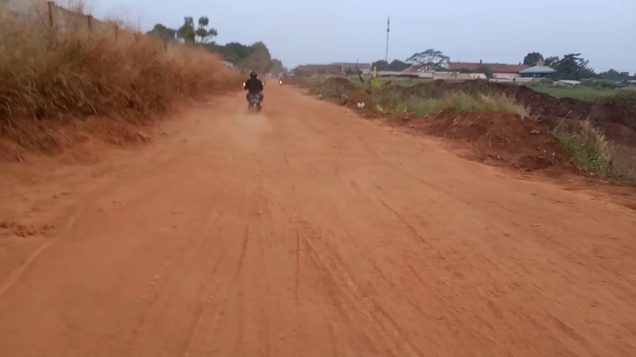Jalan Berdebu Akibat Truk Pengangkut Tanah - YouTube