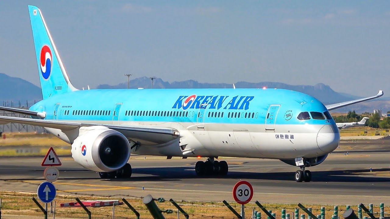 (4K) 20+ Minutes of Awesome Close-up Plane spotting at Madrid! A330 ...
