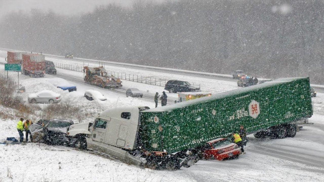 Chaos in Canada Today! Heavy Snow Storm Causes Traffic Crash in Alberta ...
