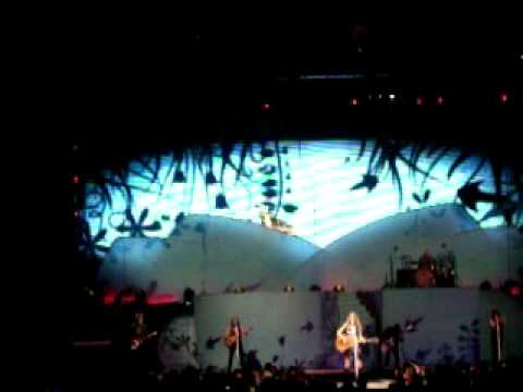 Taylor Swift singing Fearless-Fearless Tour - YouTube