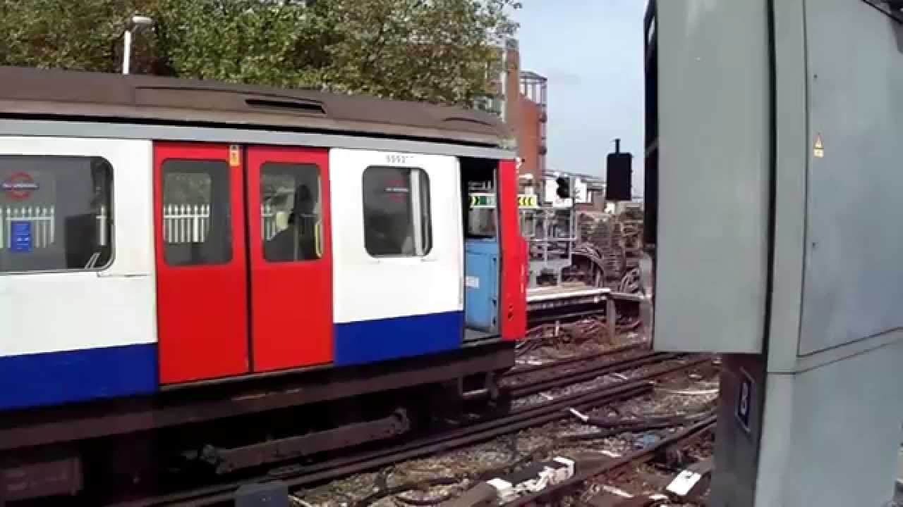 London Underground C69/77 stock train leaving Putney Bridge - YouTube