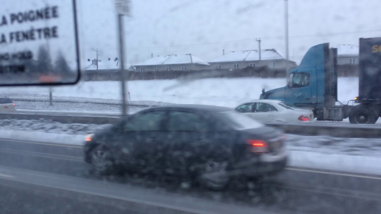 Bus 747 reliant l'aéroport de Montréal au centre ville de MTL - YouTube