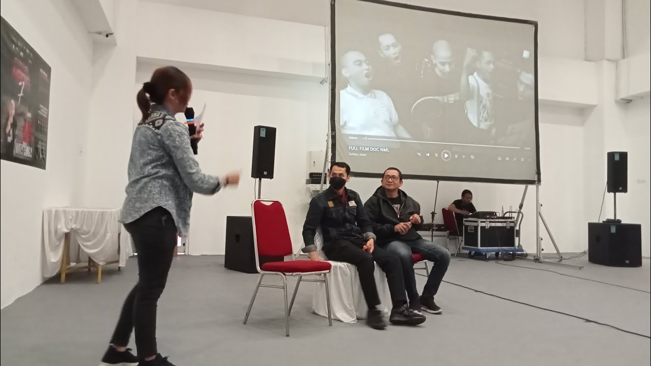 Diskusi bareng setelah pemutaran Film "Documentary NO MAN'S LAND : Oi ...