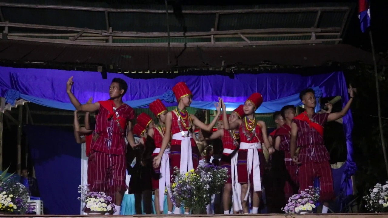 Beautiful Karenni traditional dance at Deeku festival 2019 - YouTube