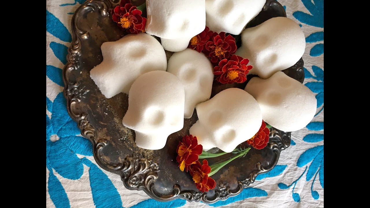 How to Make Sugar Skulls for Day of the Dead (Como hacer Calaveras de ...