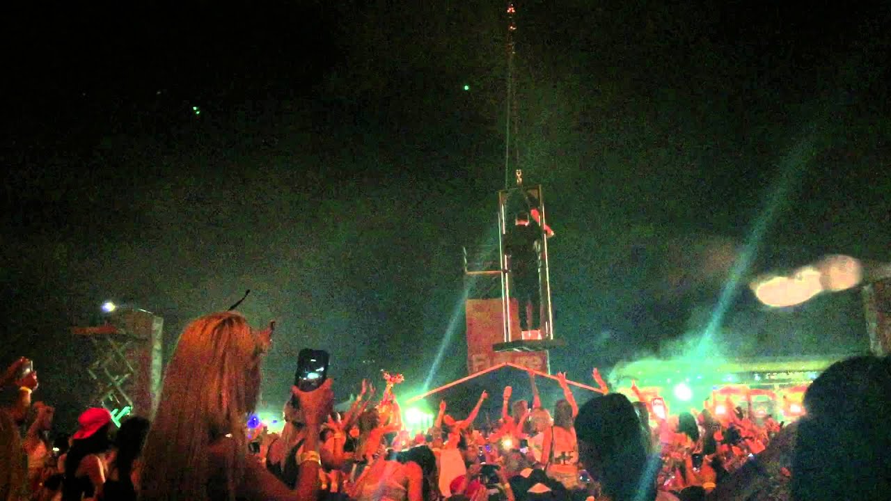 Drake going into crowd. LIVE Brisbane 7/3/15 - YouTube