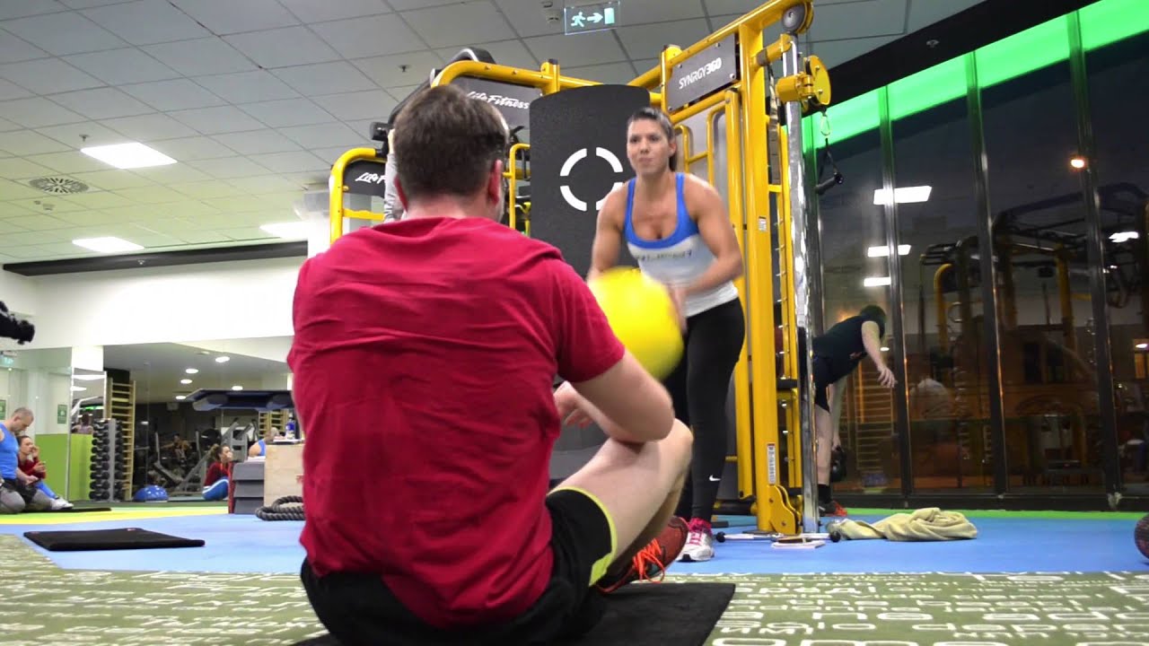 Pethe Sára - személyi edző, Life1 Nyugati Fitness - YouTube