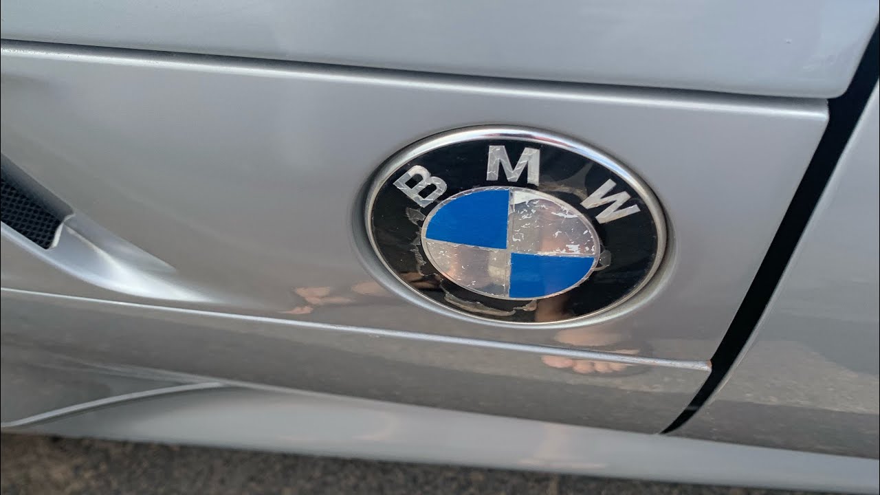How to change out side badges on a BMW Z3 - YouTube