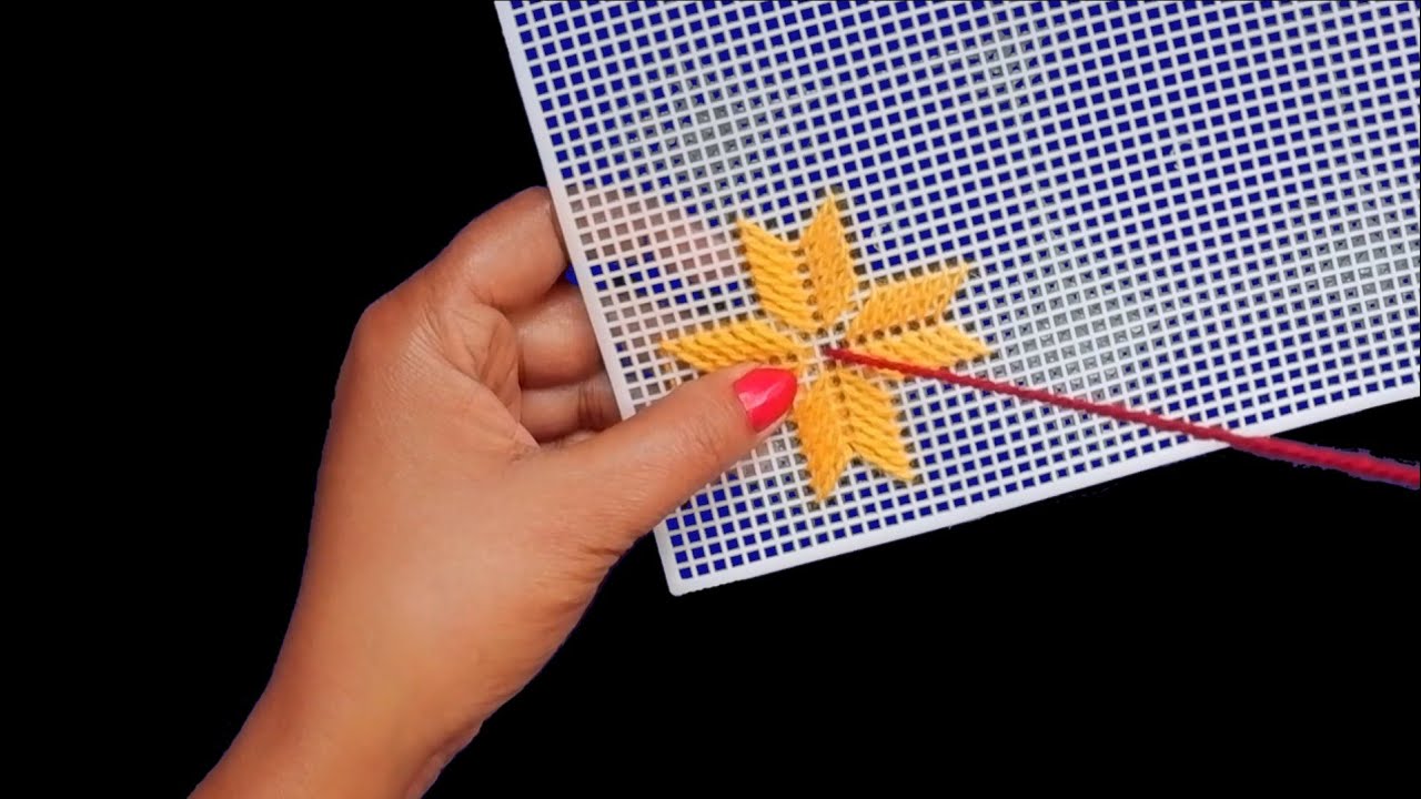 BEAUTIFUL AND UNIQUE PLASTIC CANVAS DESIGN IDEA FOR BEGINNERS - YouTube