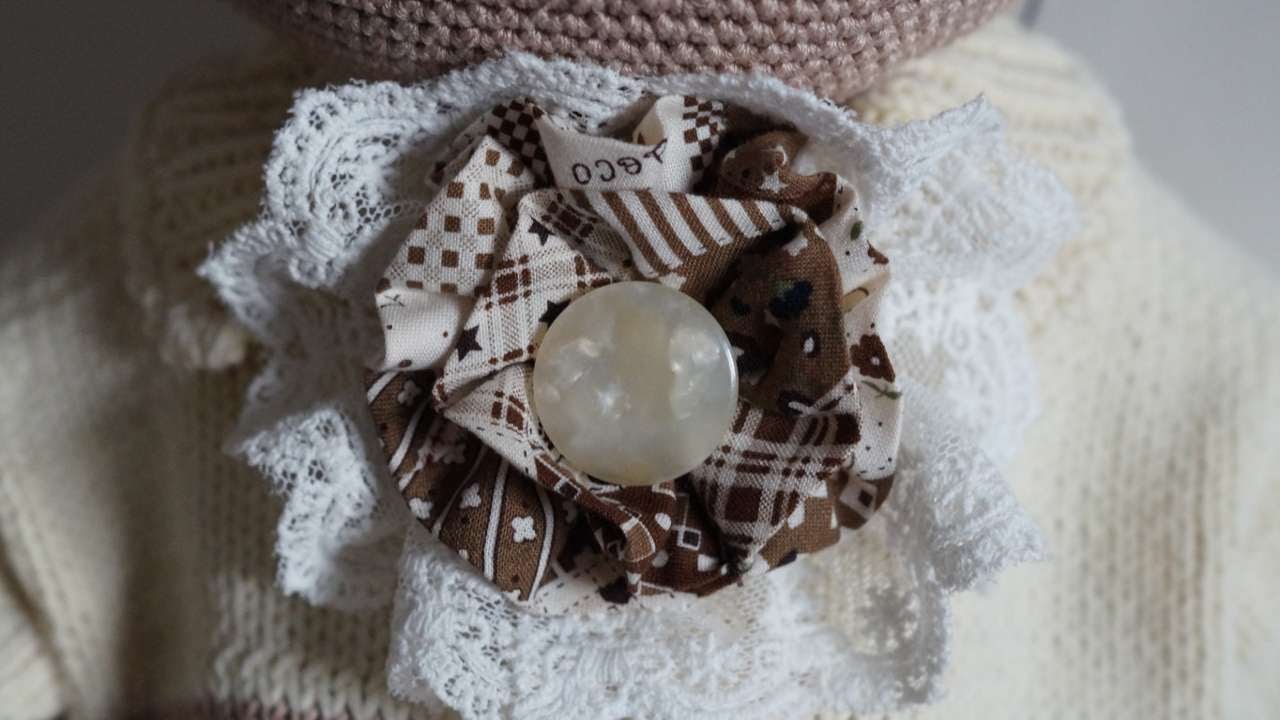 How To Sew A Lace And Fabric Brooch - DIY Crafts Tutorial ...