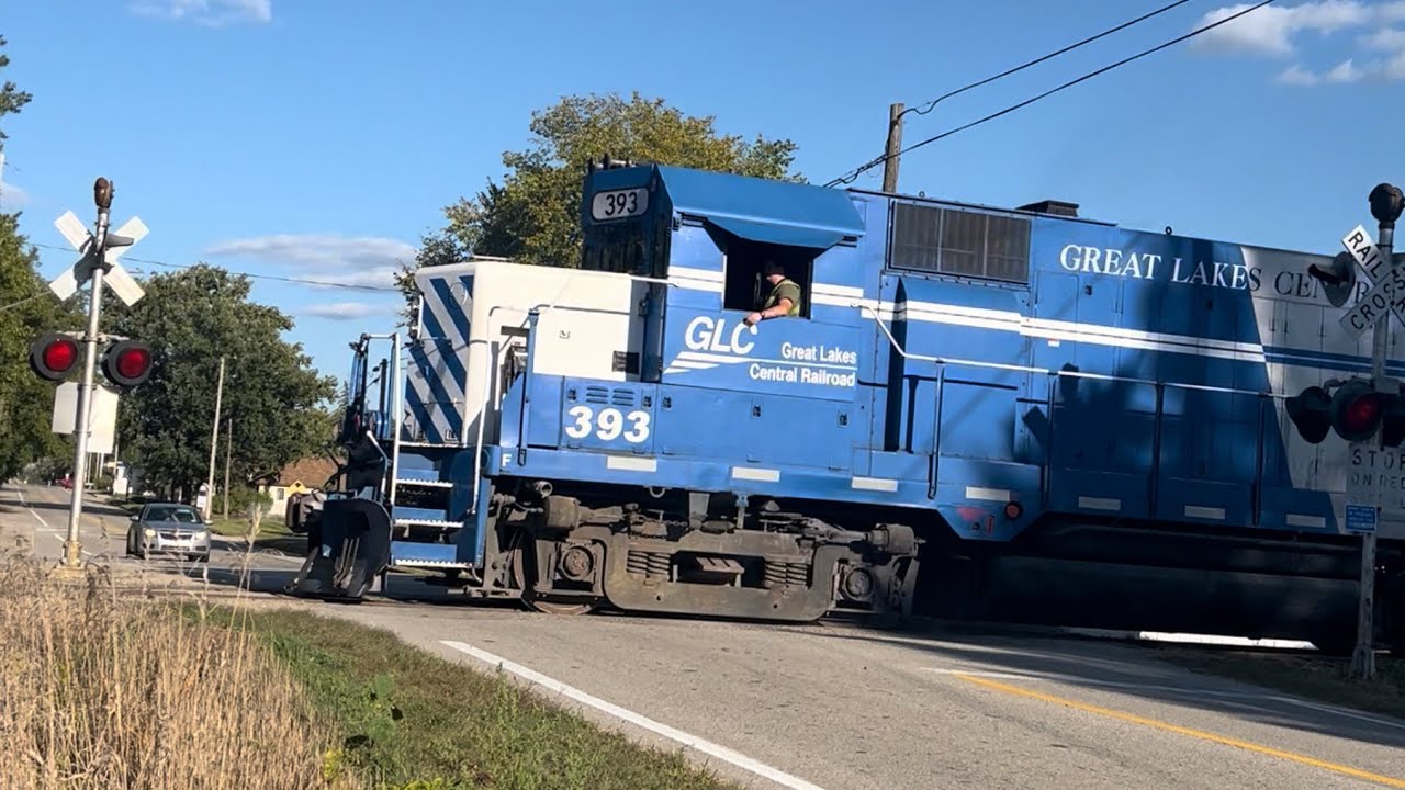 GLC Great Lakes central railroad coming through rosebush - YouTube