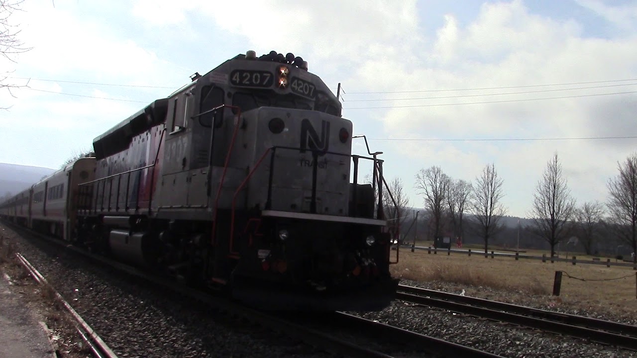 NJ Transit GP-40PH-2B #4207 inbound to port jervis - YouTube