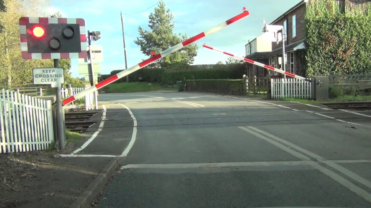 Lowthorpe Level Crossing - YouTube