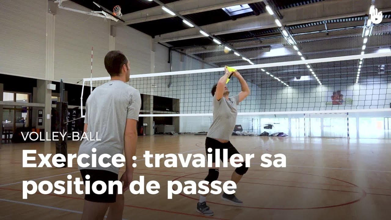 Exercice de passe : travailler sa position de passe | Volley-Ball - YouTube