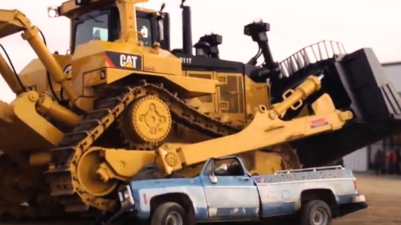Caterpillar D11T bulldozer cutting through soil - YouTube