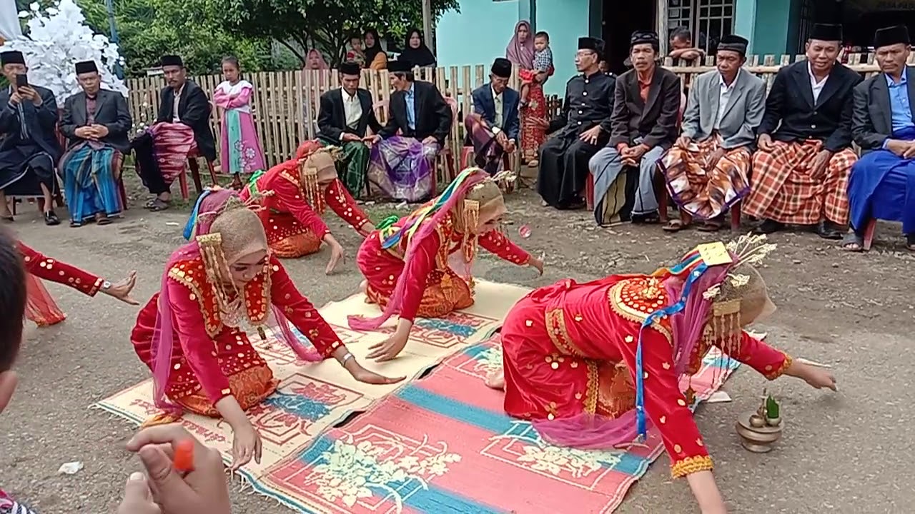 Tari persembahan - YouTube