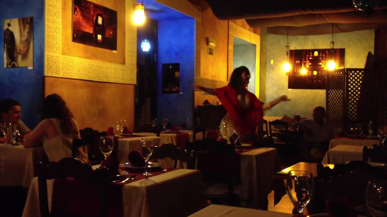 Danza del Vientre (Restaurante Medina Mayrit) - YouTube