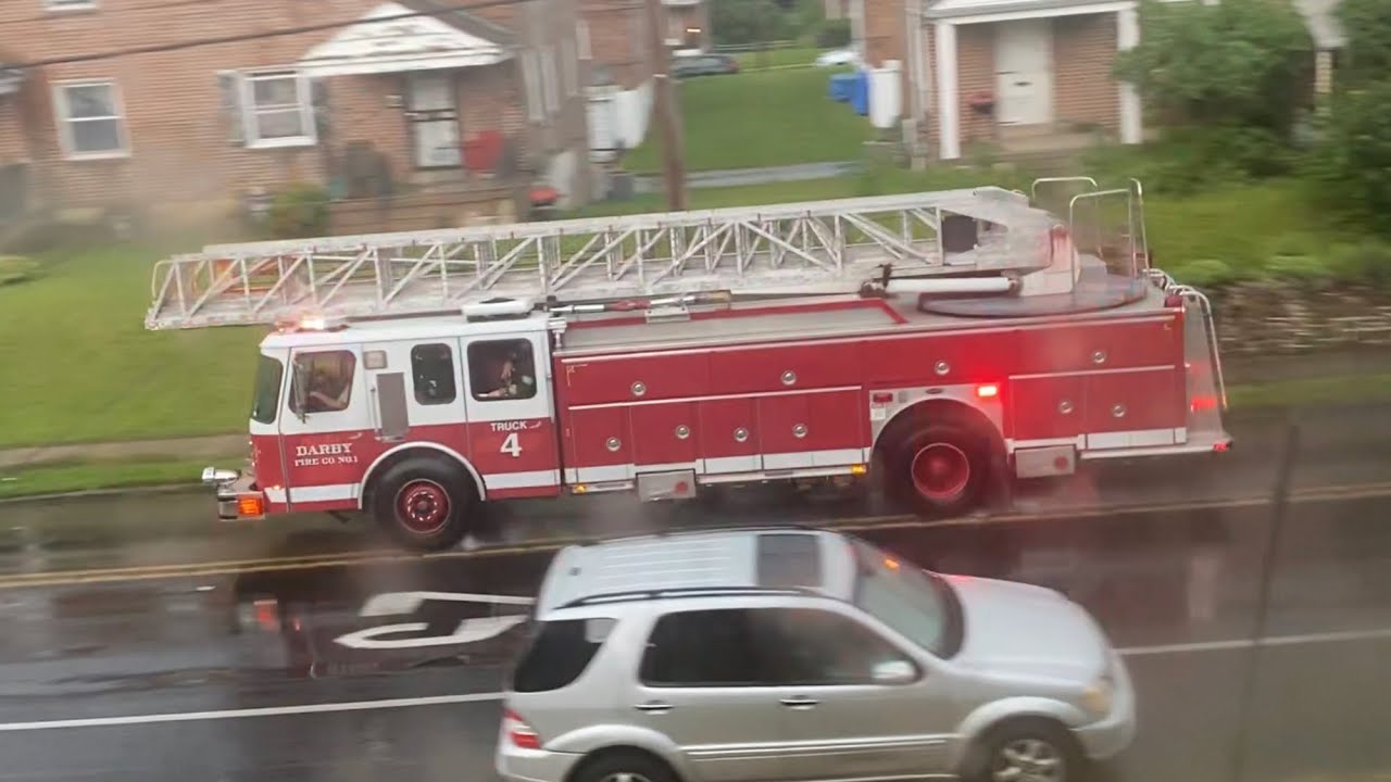 (New exclusive) Darby Fire Company - Truck 4 Responding to gas leak ...
