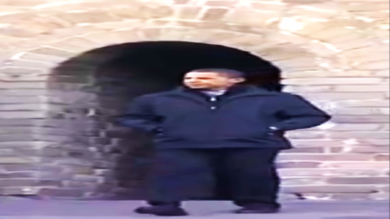 Wide Obama Walking but he's always in frame - YouTube