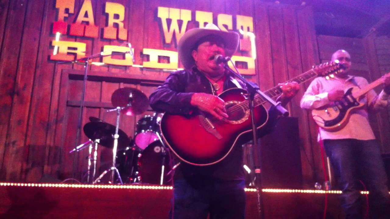 Roberto Pulido Live Far West Rodeo Monterrey Mexico Toma Publico - YouTube